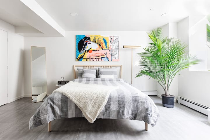 Private Floor + Own Entrance, 15 Mins To Manhattan - Woodside - Queens NY