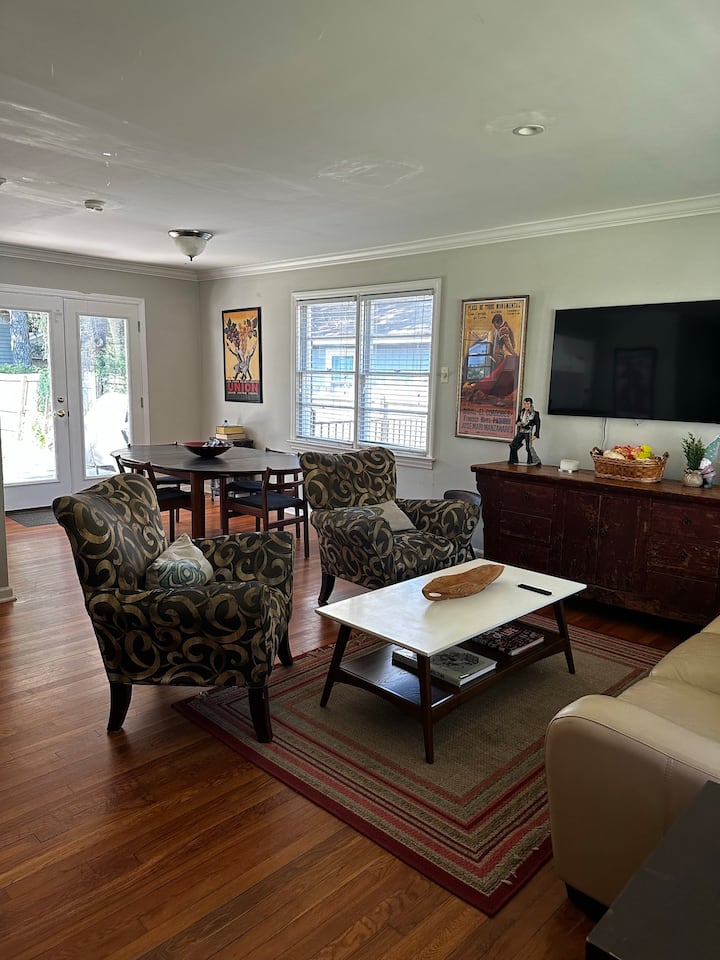 Lowcountry Dreamer: Old Village, Beach & Downtown - Mount Pleasant, SC