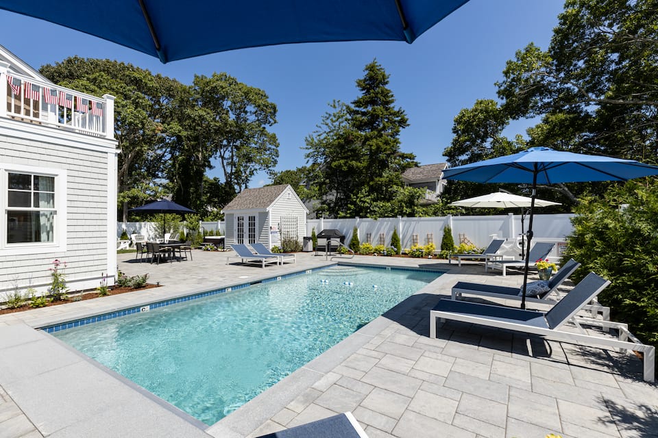 Martha's Vineyard Vacation Rentals with a Pool - Massachusetts, United ...