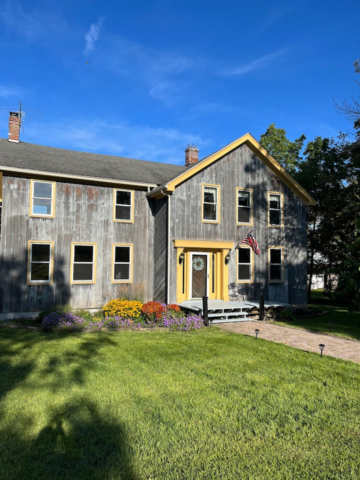 Colgate Football Available!
25 Minutes To Colgate! - Clinton, NY