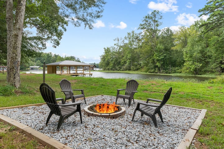 Serenity Cove, Sleeps 6, New Dock, Fire Pit + More - Lake Oconee, GA