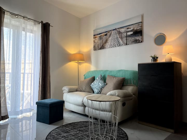 Cozy 1 Bedroom Flat Just Off Balluta Bay Beach - Malta