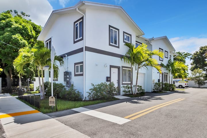 Sistrunk Shades Villas - 2 Townhomes Downtown Ftl - Fort Lauderdale