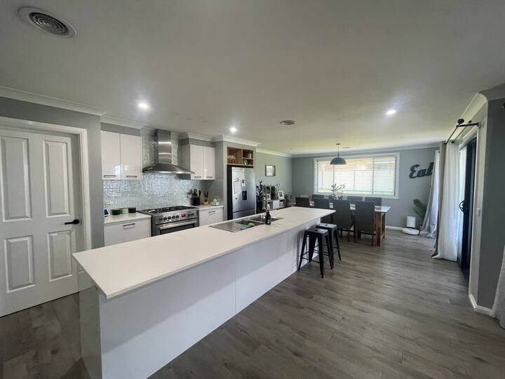 Close To Everywhere You Want To See! - Millthorpe