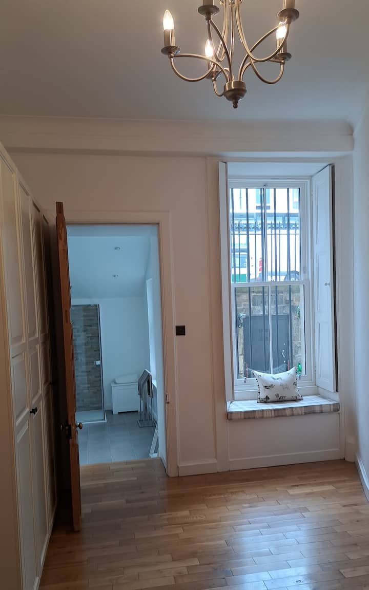 The Place To Stay In Edinburgh - Edinburgh