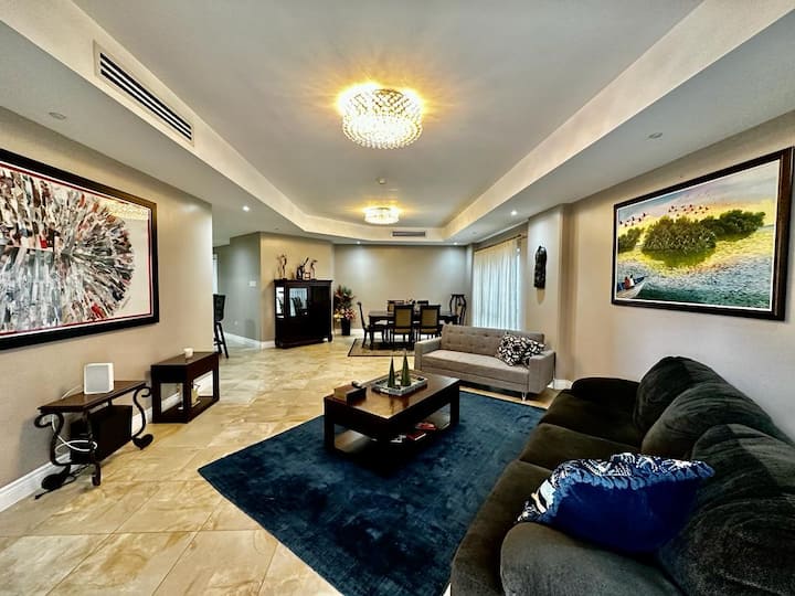 Three Bedroom Lavish Retreat. - 포트오브스페인