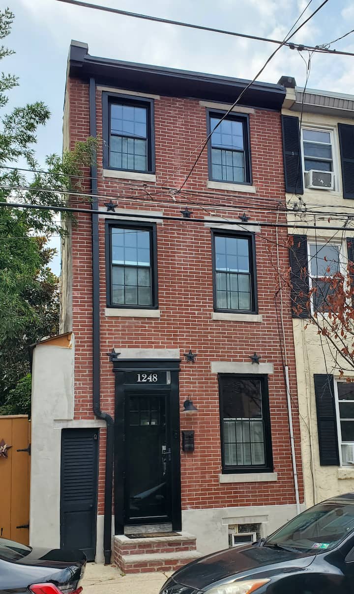 Fun Fishtown Rowhome | Sleeps 4 - Bucks County, PA