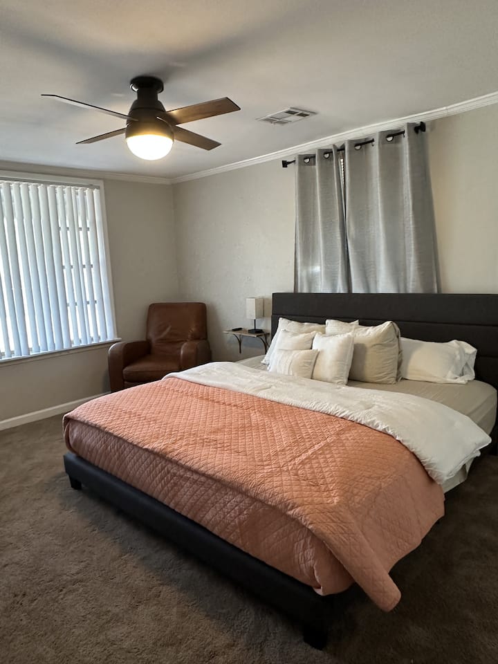 King-sized Oasis Near Attraction - Montgomery, AL