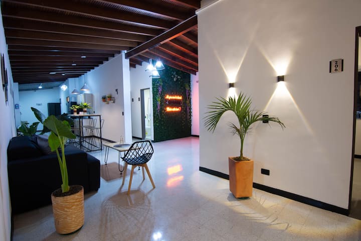 Acogedora Y Placentera Casa En Laureles - Medellín - Medellín