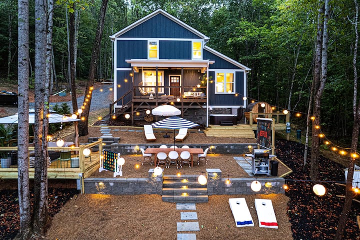 Boho House: Hot Tub, Sauna, Firepit, Outdoor Movie - Asheville, NC