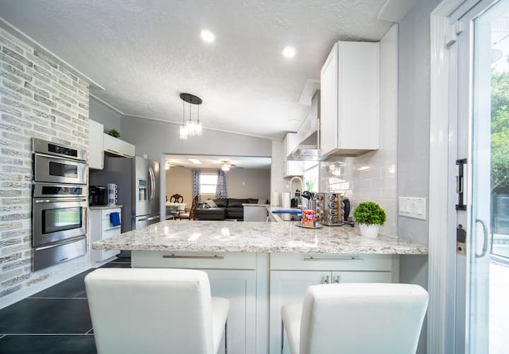 Fun Family Retreat-pool Home W/arcade Games - Jacksonville