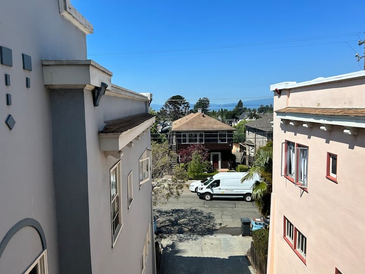 Gorgeous View In Gourmet Ghetto - Berkeley, CA