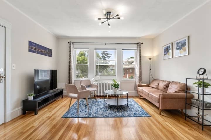 Newly Renovated Apartment, 2 Bedroom, Free Parking - 布魯克萊恩