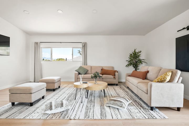 Luxury 6br Retreat Fast Wifi, Dedicated Workspaces - Hesperia, CA