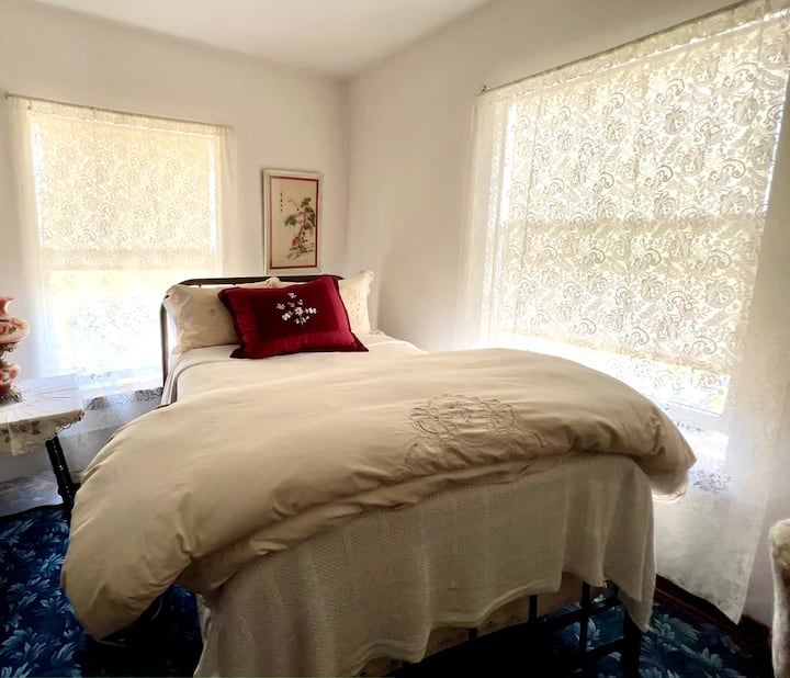 Princess And The Pea Room - Seattle, WA