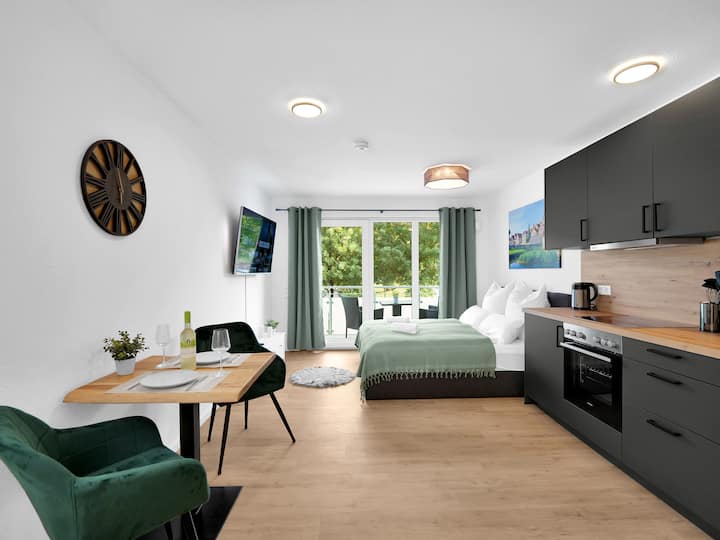 Inhome: Studio Apartment 11 + 12 + 13 - Küche + Tv - Schwäbisch Hall