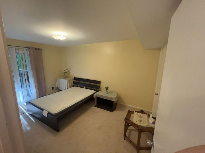 A Spacious Reston 2 Rooms Available 1200-1500 - Herndon, VA