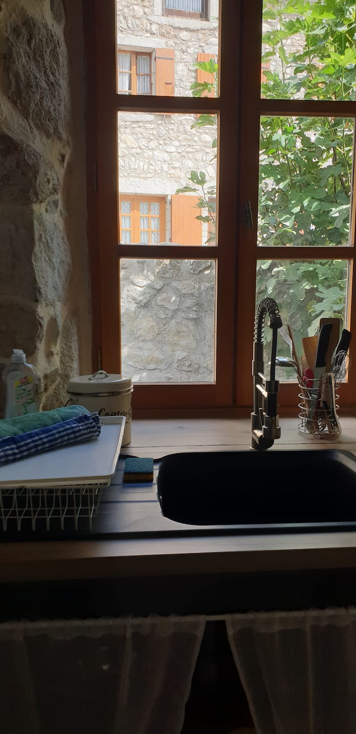 Gîte Antraigues Sur Volane 2 à 4 Personnes - Antraigues-sur-Volane