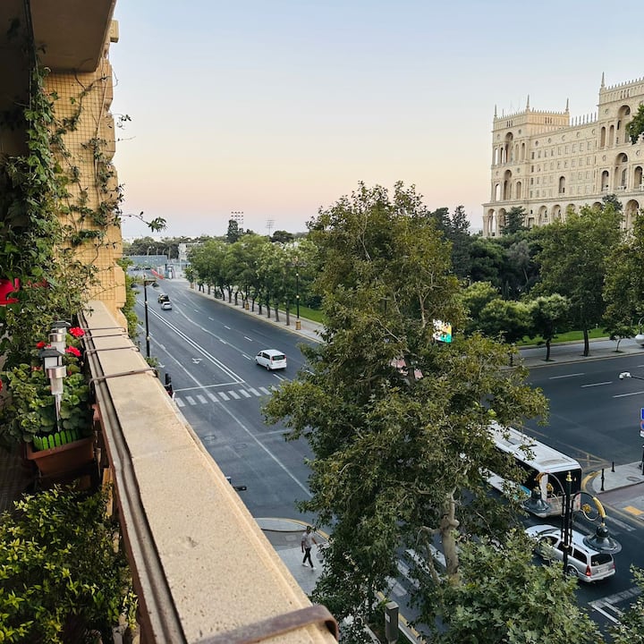 Room In Central Baku - バクー