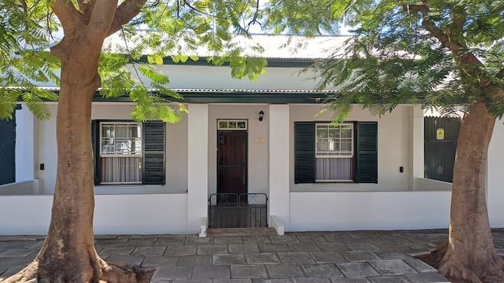 Homely Karoo Stay - Graaff-Reinet