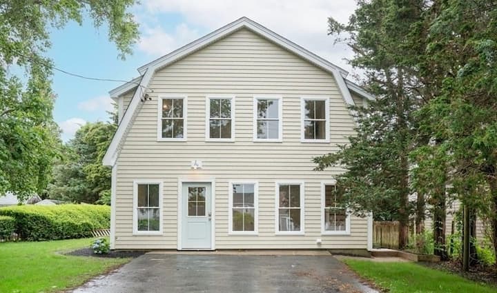 Newly Renovated House- 10 Minute Walk To The Beach - Sandwich, MA