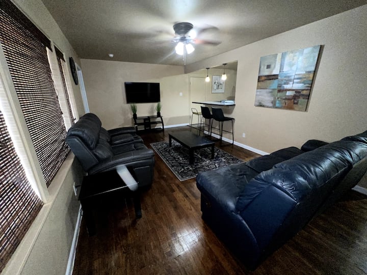 Warm 3 Bedrooms, 6 Beds, 2 Baths Home 3 Smart Tvs. - Odessa, TX