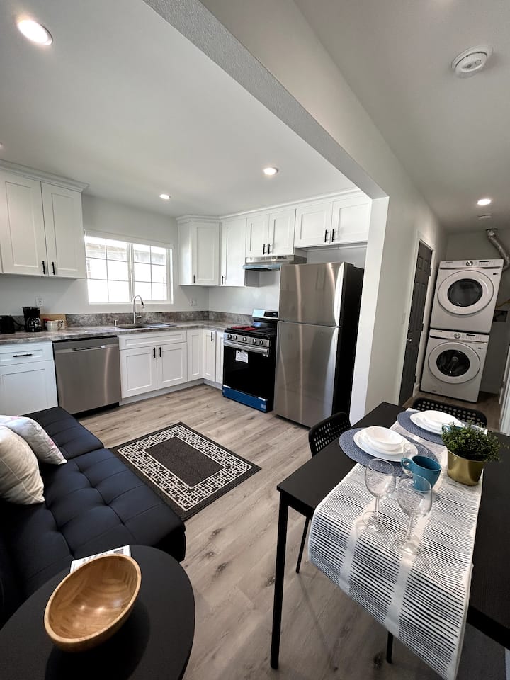 New Entire Unit Near Culver City, W Parking Space - Culver City, CA