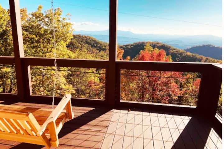 Graceful Smoky Retreat/ Hot Tub/ Incredible Views! - Douglas Lake, TN