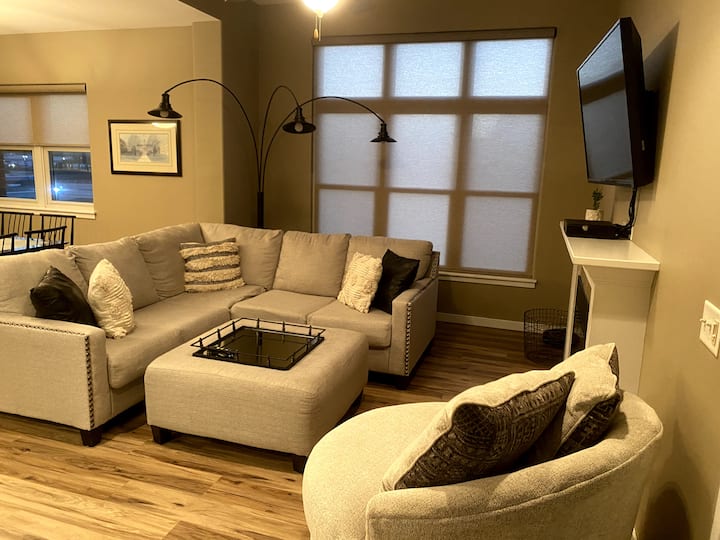 Condo, Iowa River Landing! - Iowa City, IA