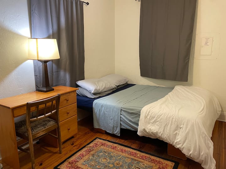 Quiet Downtown Nook - Gainesville, FL