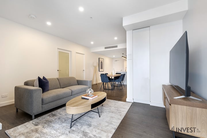 Riverview Elegance: 3br Apt + Pool & Free Parking - Brisbane