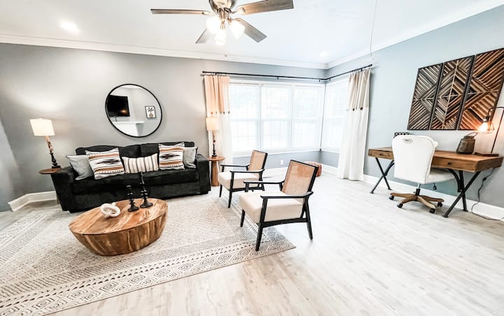 3 Bedroom Campus Retreat - Tallahassee, FL