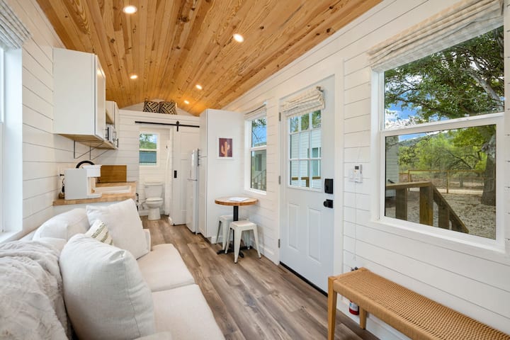 Cozy Up | Perfect Tiny Escape For 2 | River + Pool - Canyon Lake, TX
