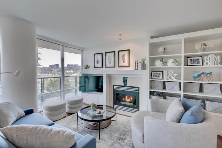 Modern Marinaside 2 Bed Suite - Vancouver