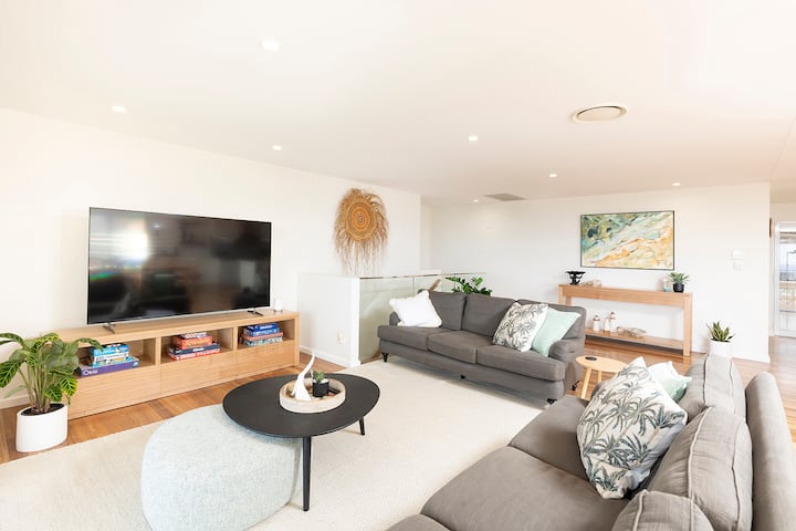 Spacious 4 Bedroom House With Ocean Views - Forster