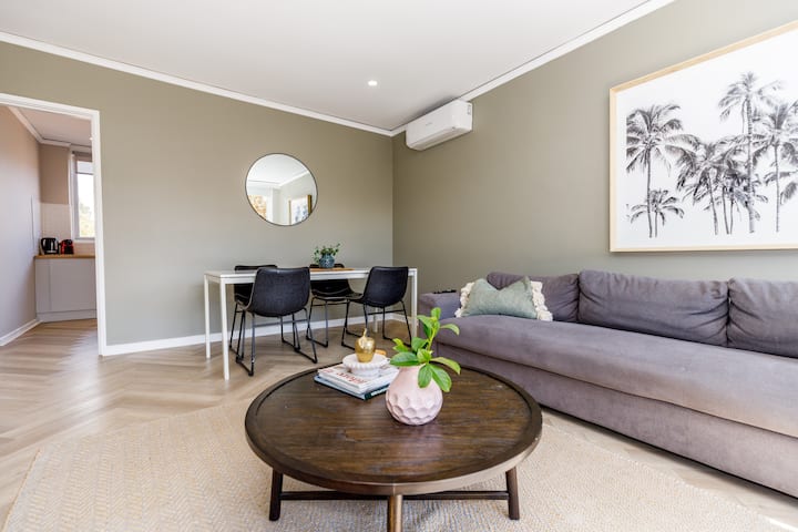 Newly Renovated With Separate Home Office - Melbourne
