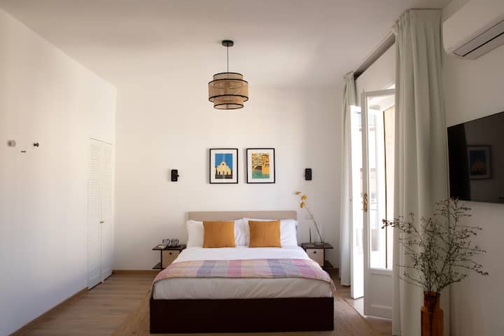 Studio With Balcony In Vibrant Santo Spirito Area - Florence