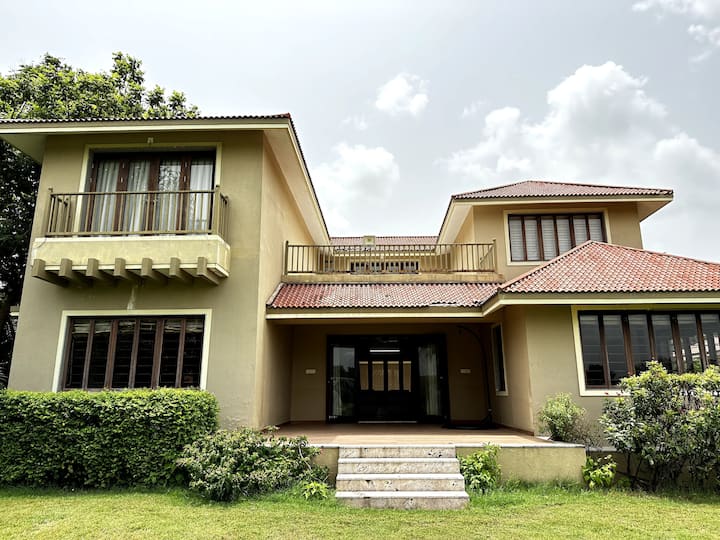 Premium Golf View Villa - Sanand