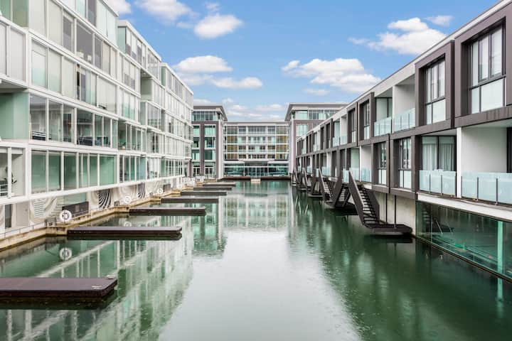 City Centre Apartment With Parking - Auckland