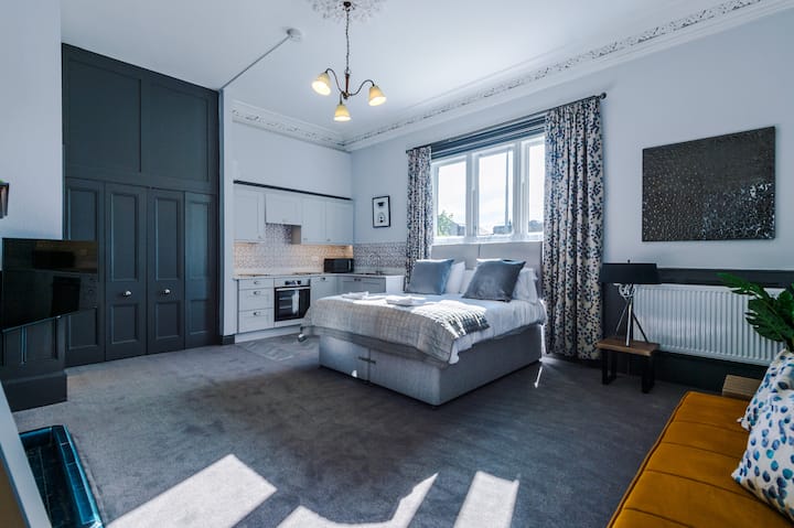 Central Apartment /Parking/spacious/5 Mins To City - Chester
