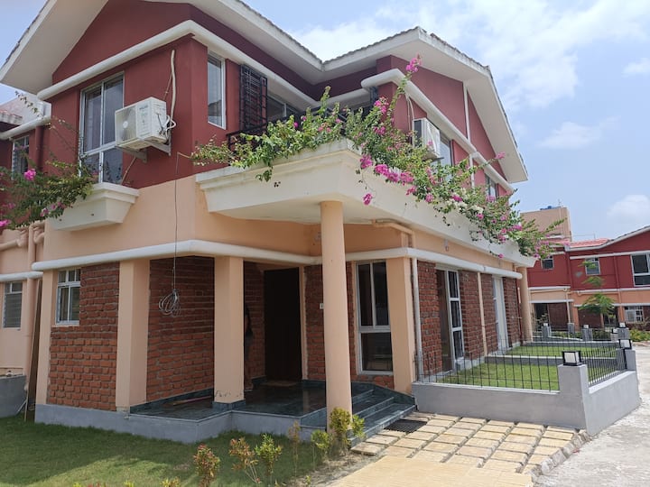 A Duplex With An Antique Touch - Santiniketan