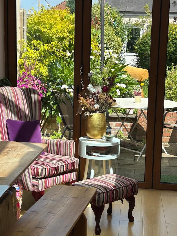 Glamorous Glastonbury Home - Glastonbury