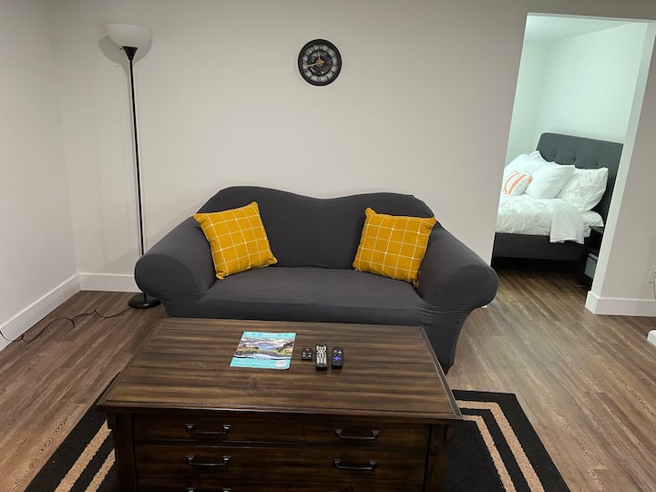 Modern Lower-level Studio & Yard - Roseburg, OR