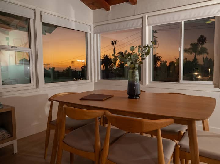 Surfrider Sanctuary • 2 Bd/1ba W/oceanview Deck - San Clemente, CA