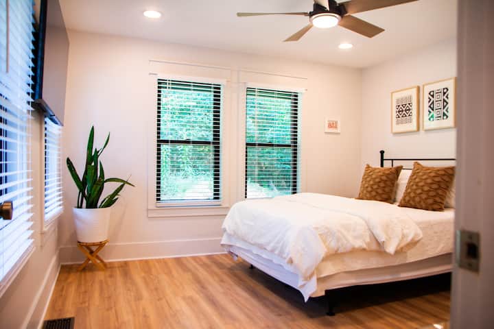 Private Suite - Wi-fi | Full Bath | Kitchenette - Atlanta, GA