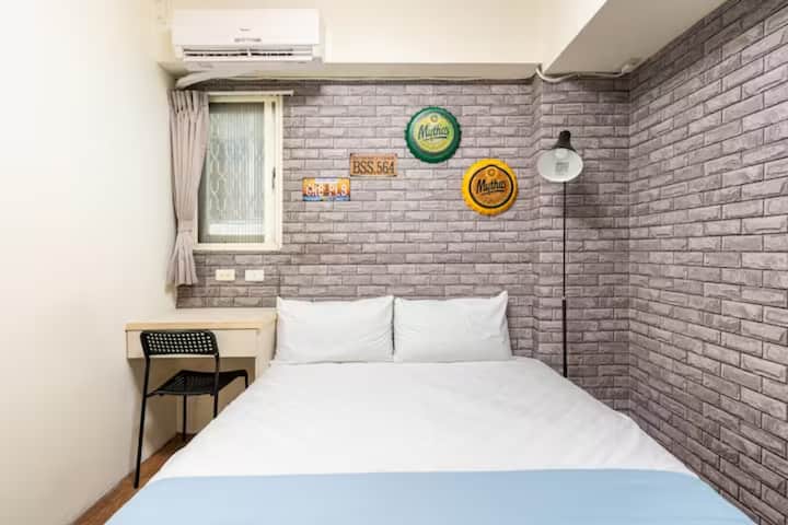 Taichung Elevator 8 People (3 Suites) With Balcony - Taichung City