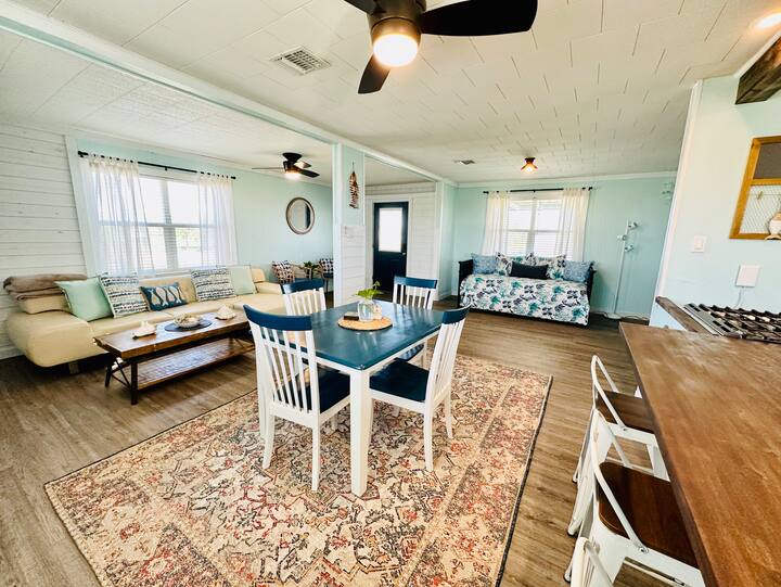 Centrally Located Breezy Shore Cottage - Port O'Connor, TX