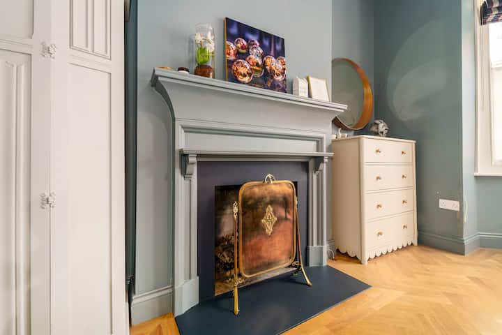 Designer Flat In Prime Location Available Now - Notting Hill