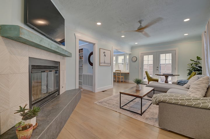 Alamitos Beach Bungalow - Orange County, CA