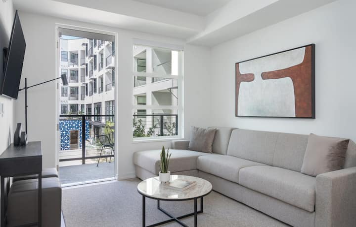 Level Hollywood - Stunning One Bedroom Suite - West Hollywood, CA